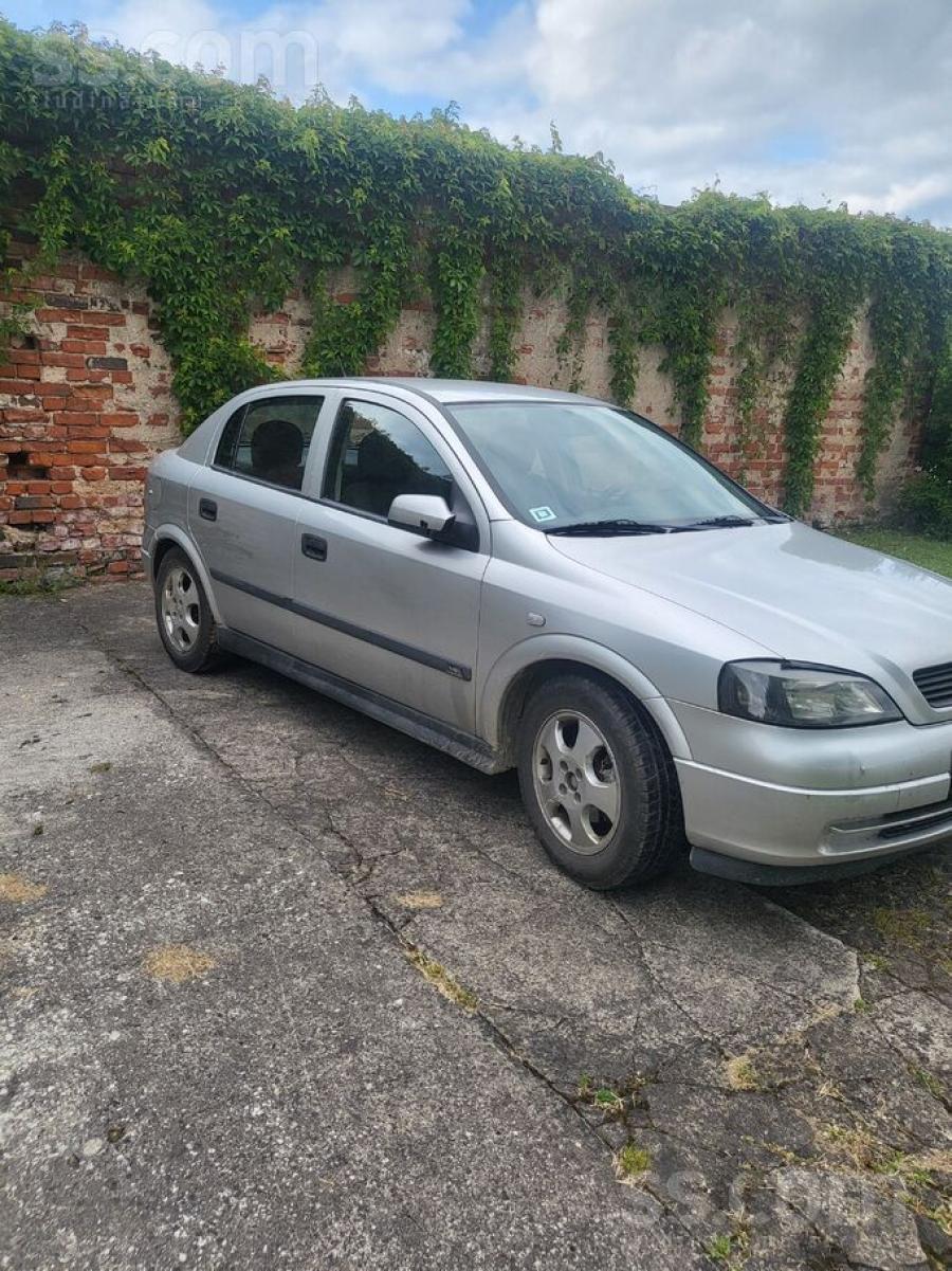 Grey Opel Astra 2000 in Tukums, with an engine capacity of 1.60 L and mileage of 331 thousand km for 2100 €, photo 3 on AUTOMOTO.COM.LV