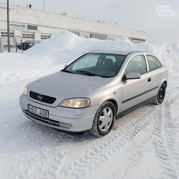 Grey Opel Astra 2000 in Panevezys, with an engine capacity of 1.60 L and mileage of 142 thousand km for 1250 €, photo 2 on AUTOMOTO.COM.LV