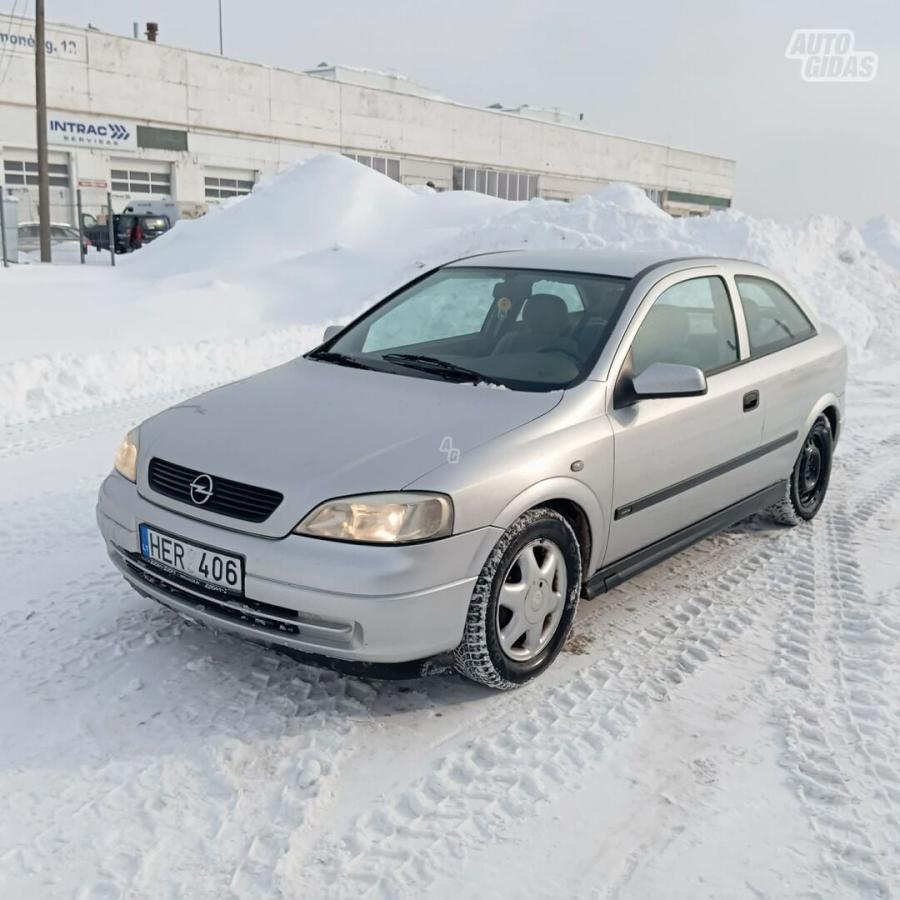 Grey Opel Astra 2000 in Panevezys, with an engine capacity of 1.60 L and mileage of 142 thousand km for 1250 €, photo 2 on AUTOMOTO.COM.LV