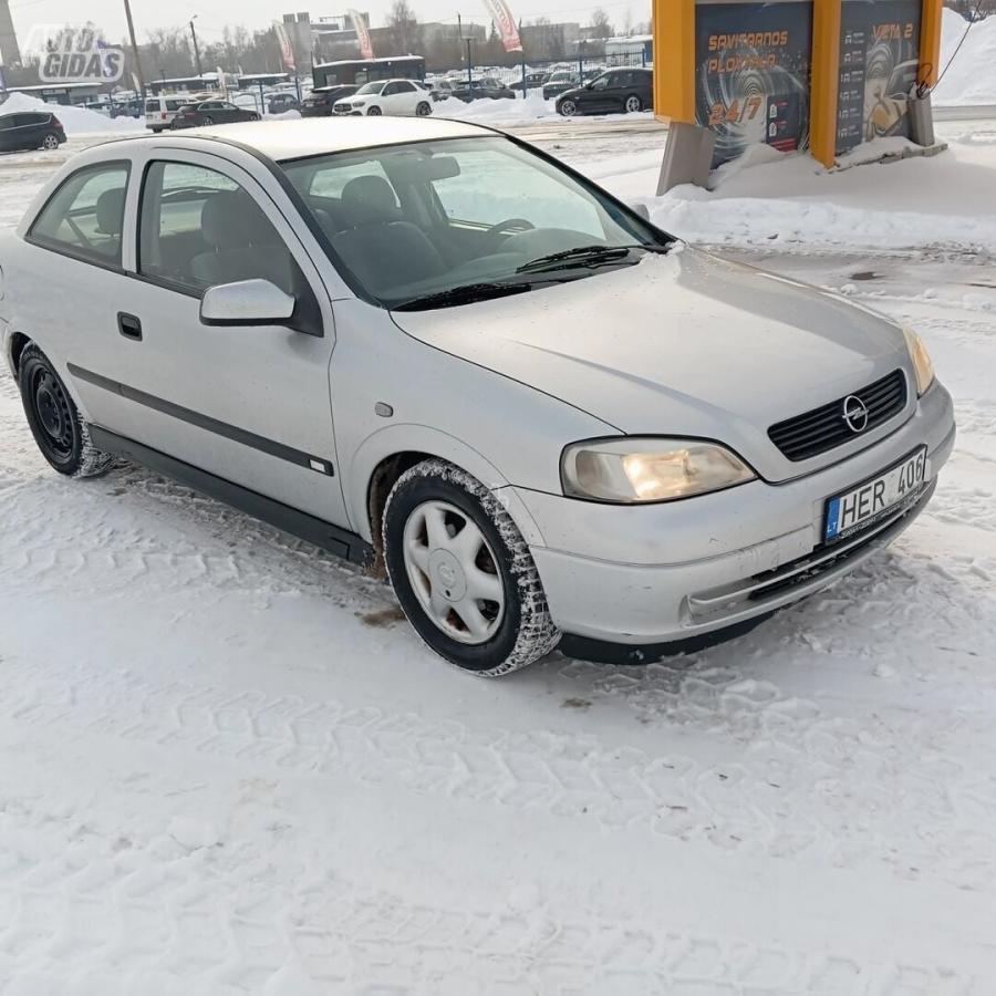 Grey Opel Astra 2000 in Panevezys, with an engine capacity of 1.60 L and mileage of 142 thousand km for 1250 €, photo 3 on AUTOMOTO.COM.LV