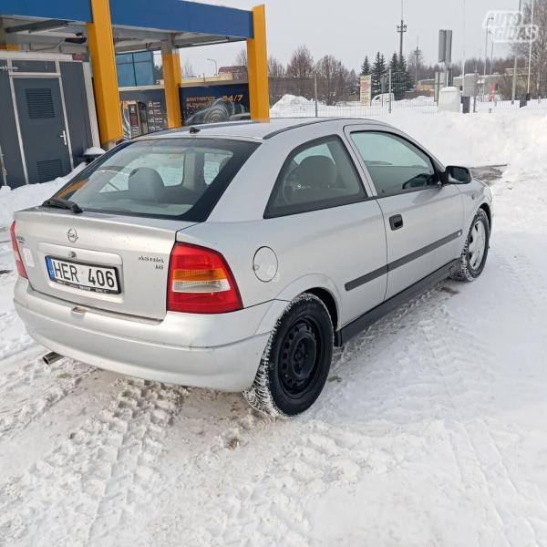 Grey Opel Astra 2000 in Panevezys, with an engine capacity of 1.60 L and mileage of 142 thousand km for 1250 €, photo 4 on AUTOMOTO.COM.LV