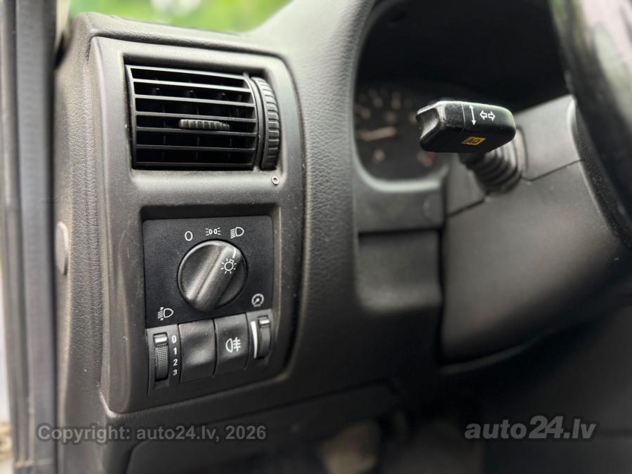 Grey Opel Astra 2000 in Tallinn, with an engine capacity of 1.80 L and mileage of 193 thousand km for 790 €, photo 13 on AUTOMOTO.COM.LV