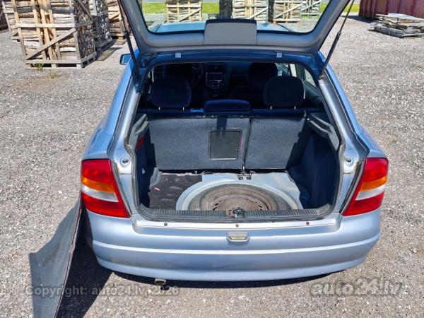 Grey Opel Astra 2000 in Tallinn, with an engine capacity of 1.80 L and mileage of 193 thousand km for 2099 €, photo 10 on AUTOMOTO.COM.LV