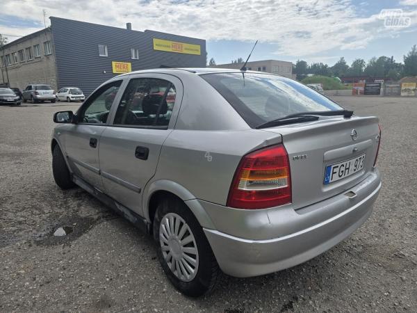 Pelēks Opel Astra 2000 Jurbarkas, ar dzinēja tilpumu 1.70 L un nobraukumu 240 tūkst. km par 777 €, foto 3 vietnē AUTOMOTO.COM.LV