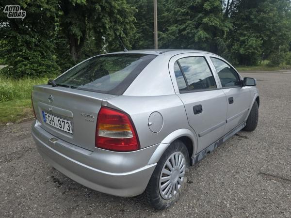 Pelēks Opel Astra 2000 Jurbarkas, ar dzinēja tilpumu 1.70 L un nobraukumu 240 tūkst. km par 777 €, foto 4 vietnē AUTOMOTO.COM.LV