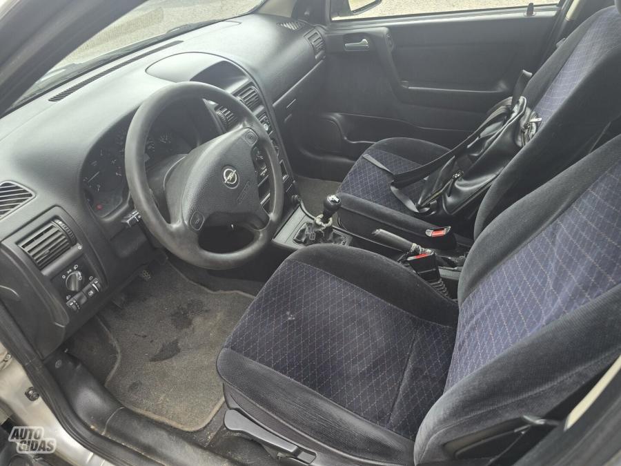Pelēks Opel Astra 2000 Jurbarkas, ar dzinēja tilpumu 1.70 L un nobraukumu 240 tūkst. km par 777 €, foto 9 vietnē AUTOMOTO.COM.LV