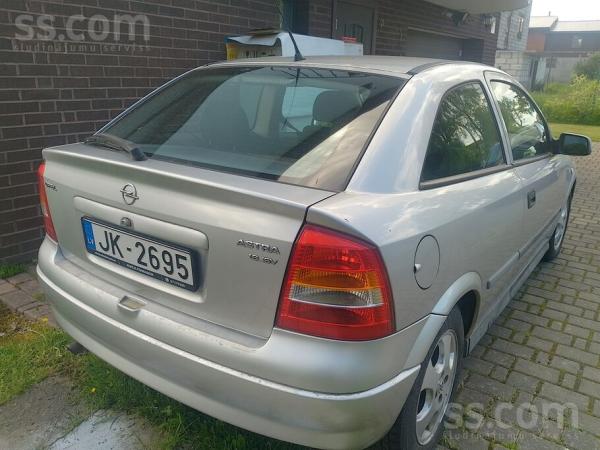 Grey Opel Astra 2000 in Riga, with an engine capacity of 1.60 L and mileage of 172 thousand km for 950 €, photo 5 on AUTOMOTO.COM.LV