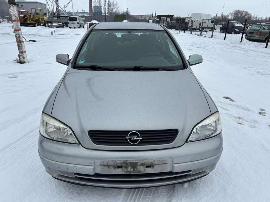Grey Opel Astra 2001 in Vilkaviskis, with an engine capacity of 1.60 L and mileage of 200 thousand km for 950 €, photo 2 on AUTOMOTO.COM.LV