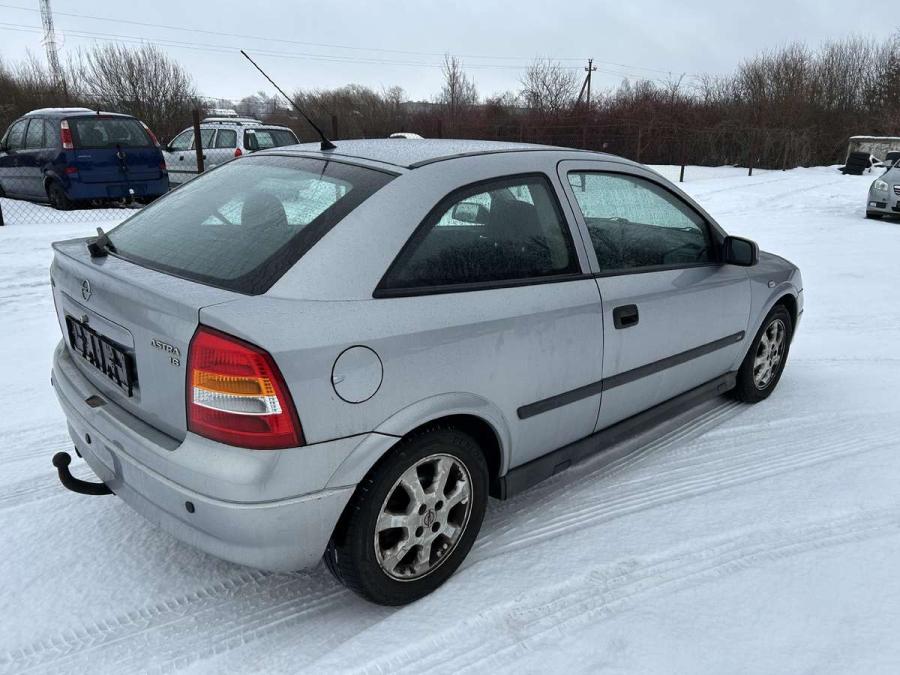 Grey Opel Astra 2001 in Vilkaviskis, with an engine capacity of 1.60 L and mileage of 200 thousand km for 950 €, photo 5 on AUTOMOTO.COM.LV
