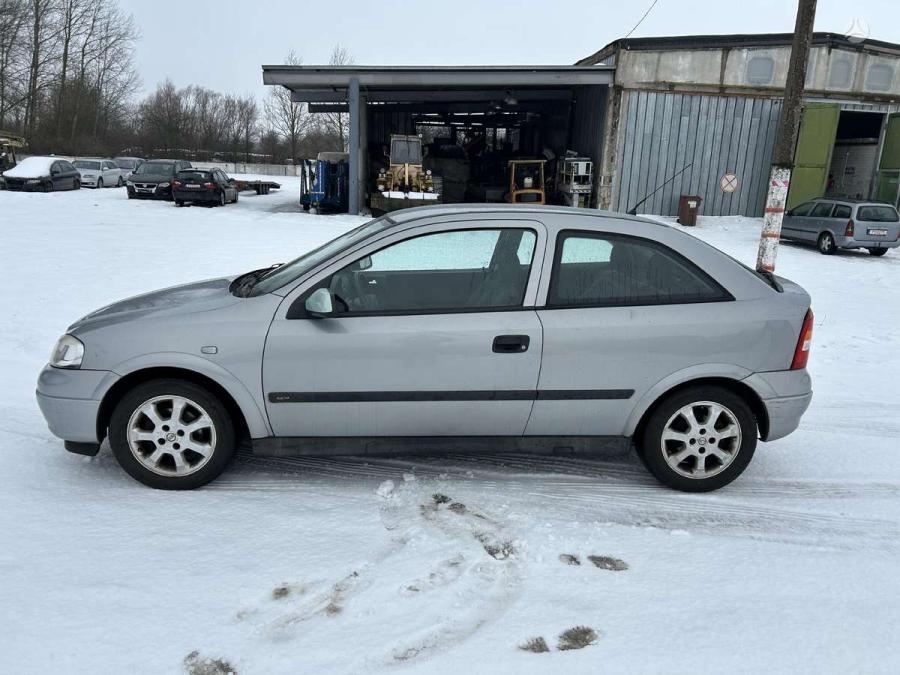 Grey Opel Astra 2001 in Vilkaviskis, with an engine capacity of 1.60 L and mileage of 200 thousand km for 950 €, photo 8 on AUTOMOTO.COM.LV