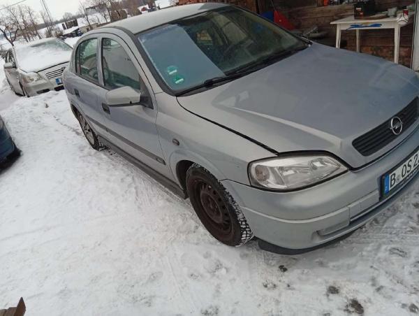Pelēks Opel Astra 2001 Marijampole, ar dzinēja tilpumu 1.60 L un nobraukumu 222 tūkst. km par 825 €, foto 4 vietnē AUTOMOTO.COM.LV