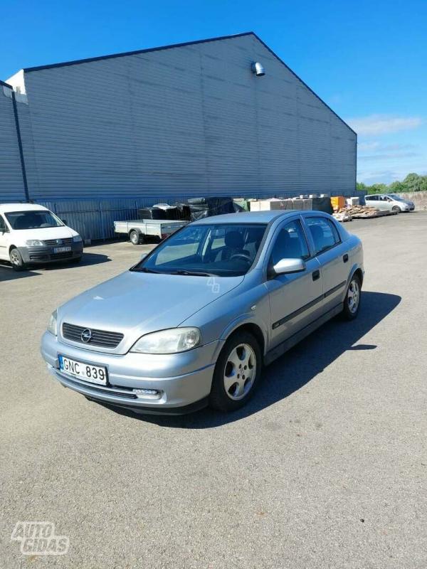 Grey Opel Astra 2001 in Kaunas, with an engine capacity of 1.60 L and mileage of 335 thousand km for 650 €, photo 1 on AUTOMOTO.COM.LV