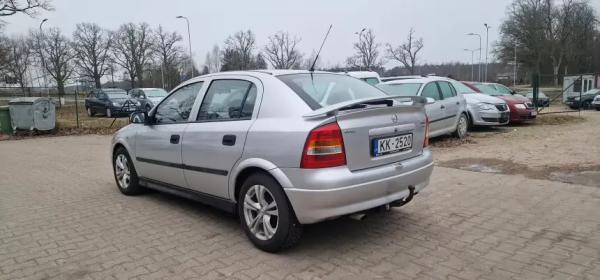 Pelēks Opel Astra 2001 Valmiera, ar dzinēja tilpumu 1.60 L un nobraukumu 213 tūkst. km par 1150 €, foto 4 vietnē AUTOMOTO.COM.LV