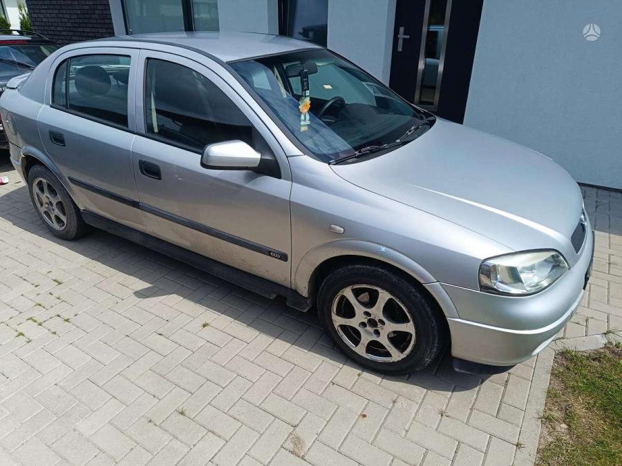 Pelēks Opel Astra 2001 Kauņa, ar dzinēja tilpumu 1.69 L un nobraukumu 315 tūkst. km par 800 €, foto 1 vietnē AUTOMOTO.COM.LV