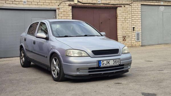 Grey Opel Astra 2002 in Vilnius, with an engine capacity of 2.00 L and mileage of 287 thousand km for 250 €, photo 1 on AUTOMOTO.COM.LV