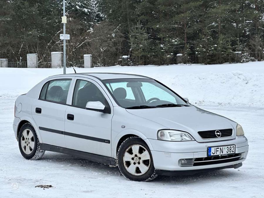 Grey Opel Astra 2002 in Vilnius, with an engine capacity of 0.00 L and mileage of 240 thousand km for 899 €, photo 2 on AUTOMOTO.COM.LV