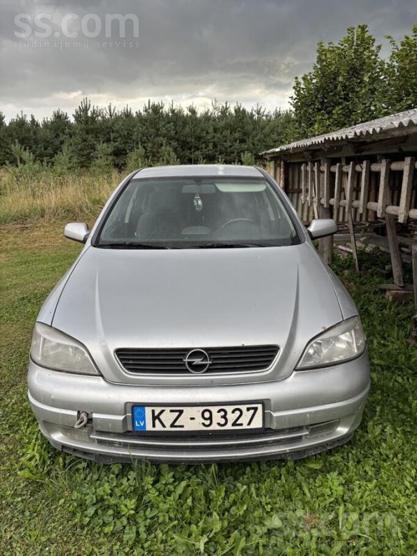 Grey Opel Astra 2002 in Saldus, with an engine capacity of 2.20 L and mileage of 357 thousand km for 450 €, photo 1 on AUTOMOTO.COM.LV