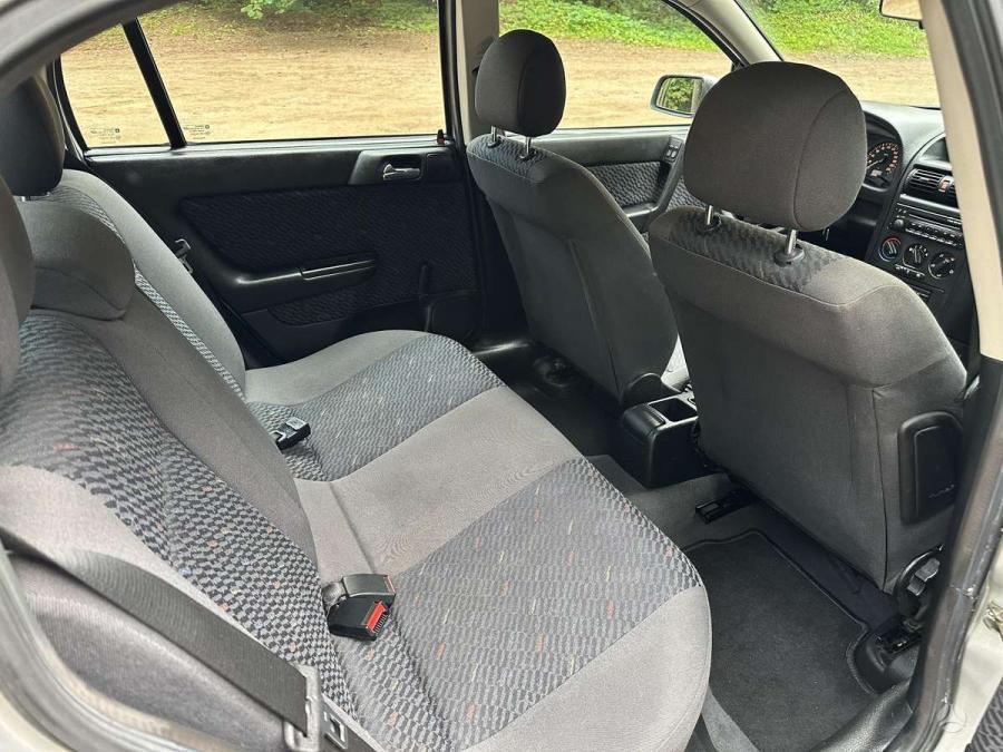 Pelēks Opel Astra 2002 Utena, ar dzinēja tilpumu 1.60 L un nobraukumu 103 tūkst. km par 850 €, foto 18 vietnē AUTOMOTO.COM.LV