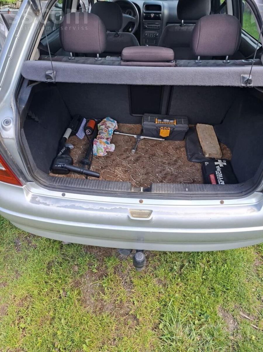 Pelēks Opel Astra 2002 Jēkabpils, ar dzinēja tilpumu 2.00 L un nobraukumu 258 tūkst. km par 600 €, foto 10 vietnē AUTOMOTO.COM.LV