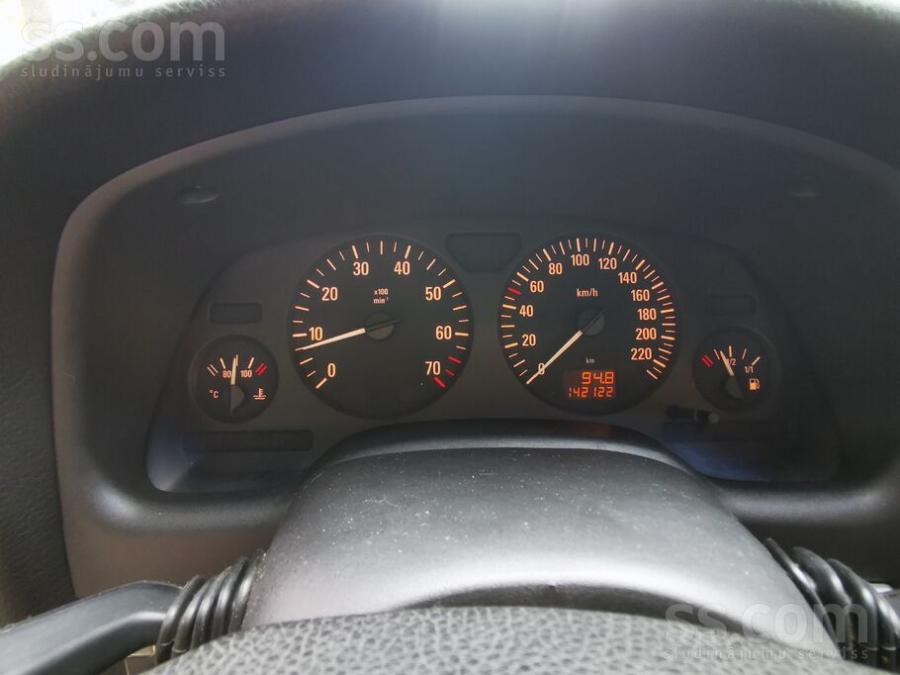 Pelēks Opel Astra 2002 Rīga, ar dzinēja tilpumu 1.60 L un nobraukumu 142 tūkst. km par 850 €, foto 12 vietnē AUTOMOTO.COM.LV