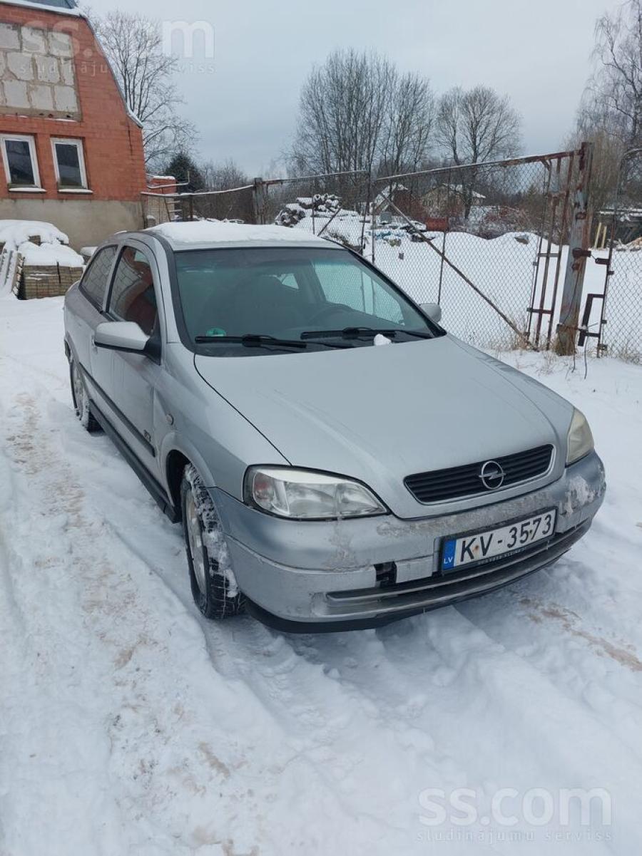 Pelēks Opel Astra 2003 Ogre, ar dzinēja tilpumu 1.60 L un nobraukumu 245 tūkst. km par 650 €, foto 1 vietnē AUTOMOTO.COM.LV