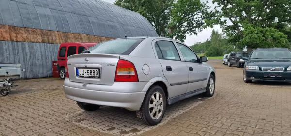 Grey Opel Astra 2003 in Valmiera, with an engine capacity of 1.70 L and mileage of 257 thousand km for 1000 €, photo 3 on AUTOMOTO.COM.LV