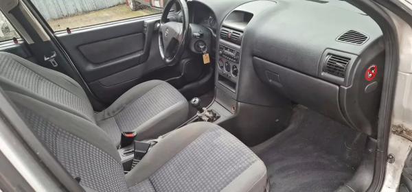 Grey Opel Astra 2003 in Valmiera, with an engine capacity of 1.70 L and mileage of 257 thousand km for 1000 €, photo 9 on AUTOMOTO.COM.LV