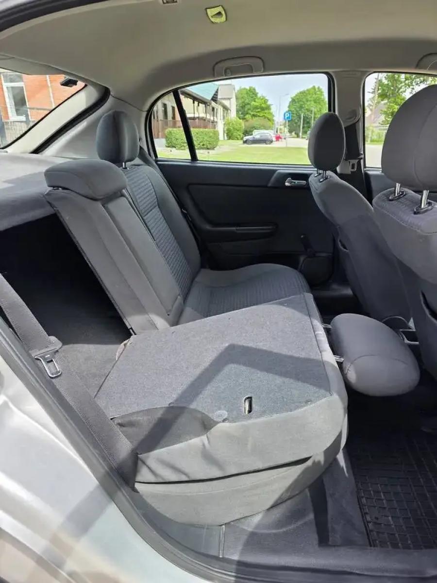 Pelēks Opel Astra 2003 Ventspils, ar dzinēja tilpumu 1.60 L un nobraukumu 180 tūkst. km par 990 €, foto 18 vietnē AUTOMOTO.COM.LV