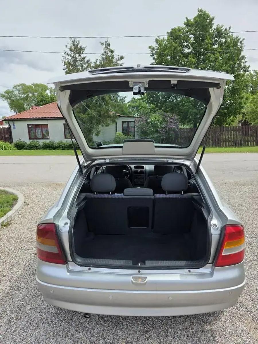 Pelēks Opel Astra 2003 Ventspils, ar dzinēja tilpumu 1.60 L un nobraukumu 180 tūkst. km par 990 €, foto 19 vietnē AUTOMOTO.COM.LV