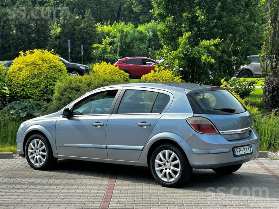 Pelēks Opel Astra 2004 Rīga, ar dzinēja tilpumu 1.70 L un nobraukumu 288 tūkst. km par 3450 €, foto 4 vietnē AUTOMOTO.COM.LV