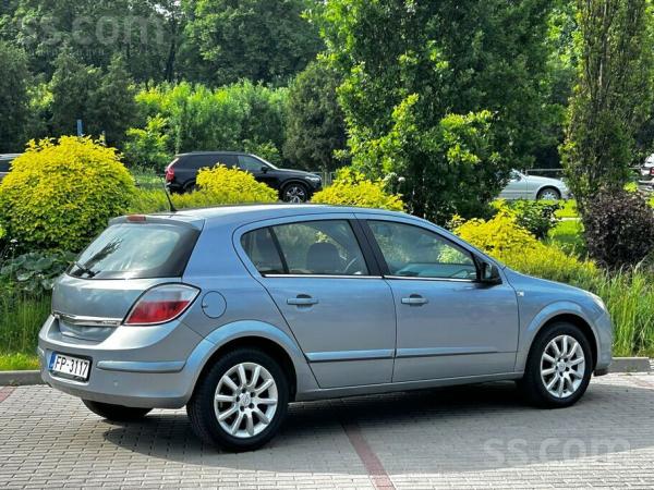 Pelēks Opel Astra 2004 Rīga, ar dzinēja tilpumu 1.70 L un nobraukumu 288 tūkst. km par 3450 €, foto 10 vietnē AUTOMOTO.COM.LV