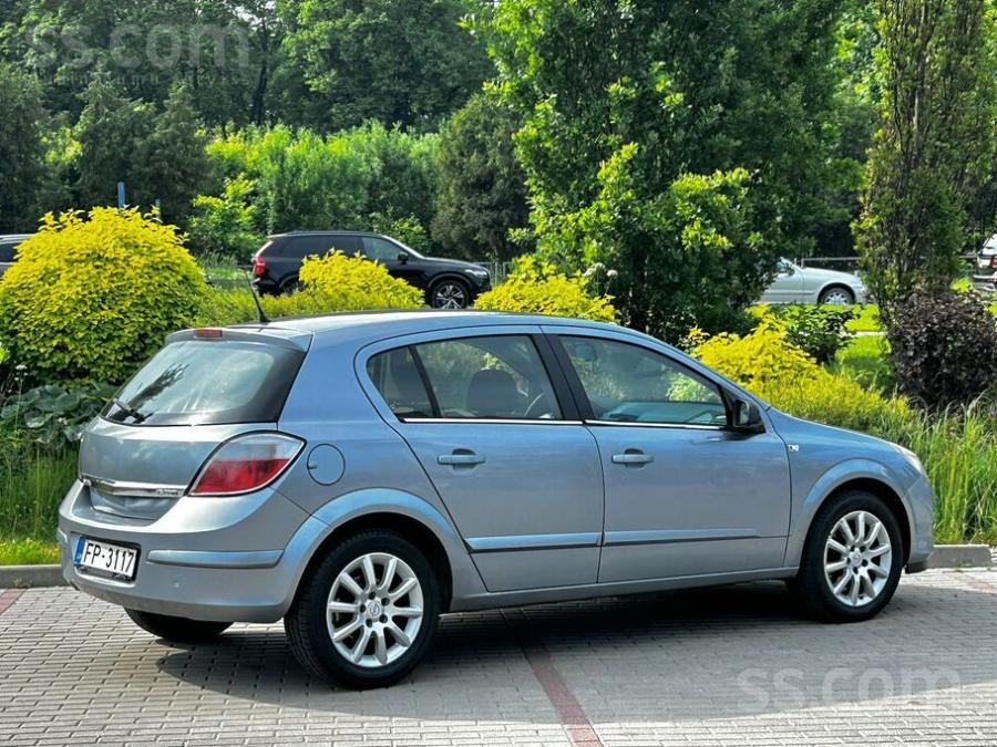 Pelēks Opel Astra 2004 Rīga, ar dzinēja tilpumu 1.70 L un nobraukumu 288 tūkst. km par 3450 €, foto 10 vietnē AUTOMOTO.COM.LV