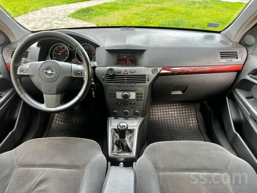 Pelēks Opel Astra 2004 Rīga, ar dzinēja tilpumu 1.70 L un nobraukumu 288 tūkst. km par 3450 €, foto 15 vietnē AUTOMOTO.COM.LV