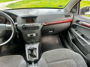 Pelēks Opel Astra 2004 Rīga, ar dzinēja tilpumu 1.70 L un nobraukumu 288 tūkst. km par 3450 €, foto 16 vietnē AUTOMOTO.COM.LV