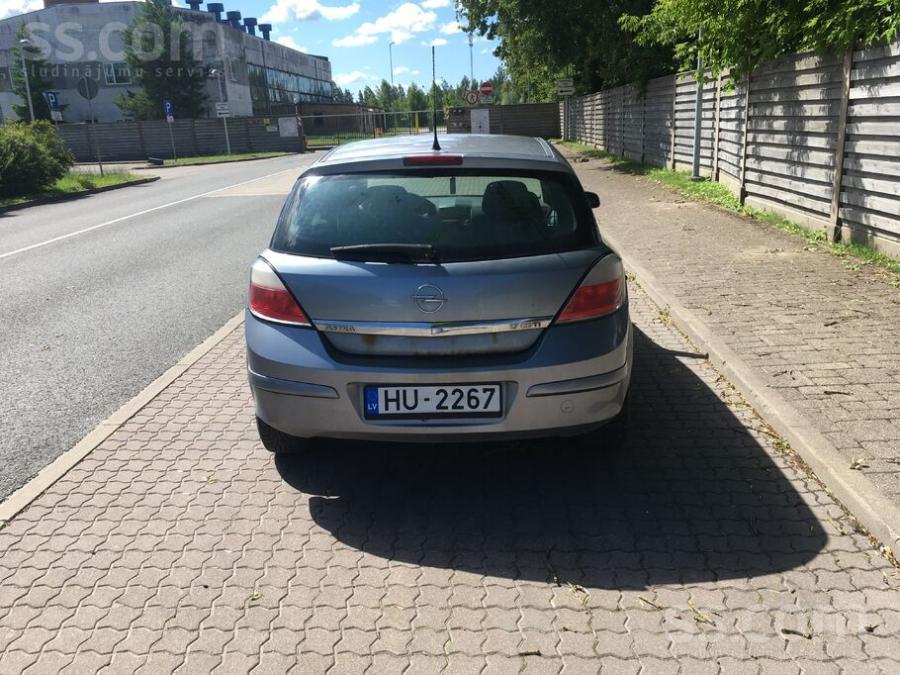 Grey Opel Astra 2004 in Dobele, with an engine capacity of 1.70 L and mileage of 289 thousand km for 500 €, photo 4 on AUTOMOTO.COM.LV