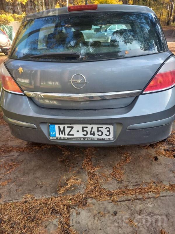 Grey Opel Astra 2004 in Jurmala, with an engine capacity of 1.40 L and mileage of 166 thousand km for 2100 €, photo 4 on AUTOMOTO.COM.LV