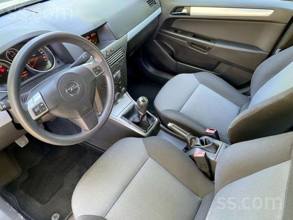 Grey Opel Astra 2004 in Riga, with an engine capacity of 1.70 L and mileage of 275 thousand km for 2200 €, photo 10 on AUTOMOTO.COM.LV