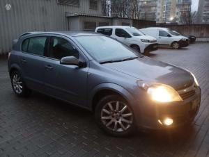 Grey Opel Astra 2004 in Vilnius, with an engine capacity of 1.60 L and mileage of 200 thousand km for 990 €, photo 4 on AUTOMOTO.COM.LV