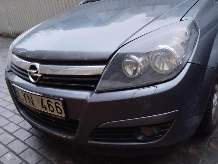 Grey Opel Astra 2004 in Vilnius, with an engine capacity of 1.60 L and mileage of 200 thousand km for 990 €, photo 11 on AUTOMOTO.COM.LV