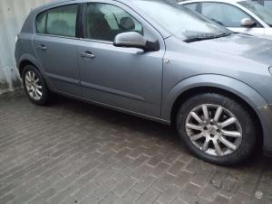 Grey Opel Astra 2004 in Vilnius, with an engine capacity of 1.60 L and mileage of 200 thousand km for 990 €, photo 12 on AUTOMOTO.COM.LV