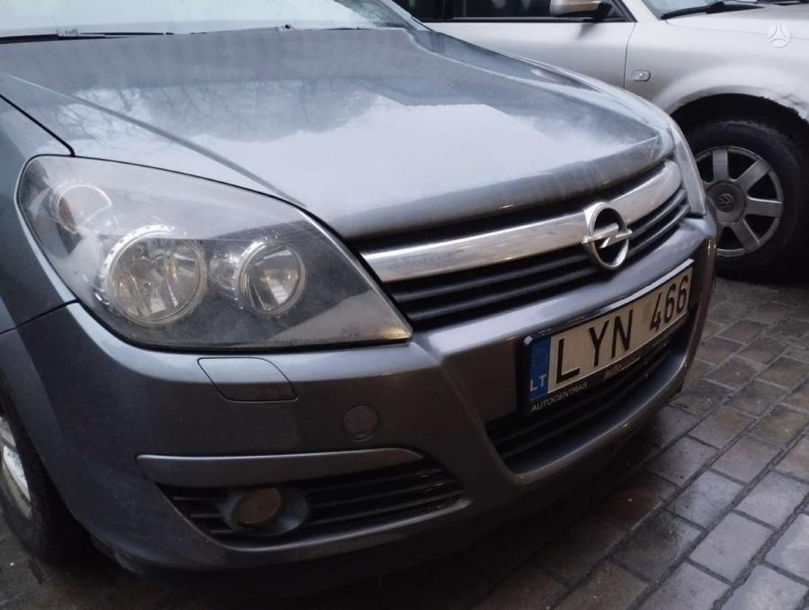 Grey Opel Astra 2004 in Vilnius, with an engine capacity of 1.60 L and mileage of 200 thousand km for 990 €, photo 14 on AUTOMOTO.COM.LV