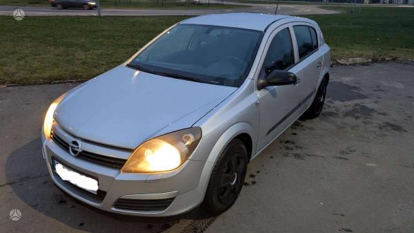 Grey Opel Astra 2004 in Vilnius, with an engine capacity of 1.80 L and mileage of 195 thousand km for 2150 €, photo 1 on AUTOMOTO.COM.LV