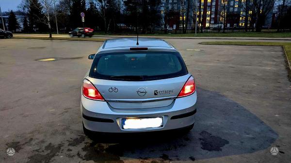 Grey Opel Astra 2004 in Vilnius, with an engine capacity of 1.80 L and mileage of 195 thousand km for 2150 €, photo 3 on AUTOMOTO.COM.LV