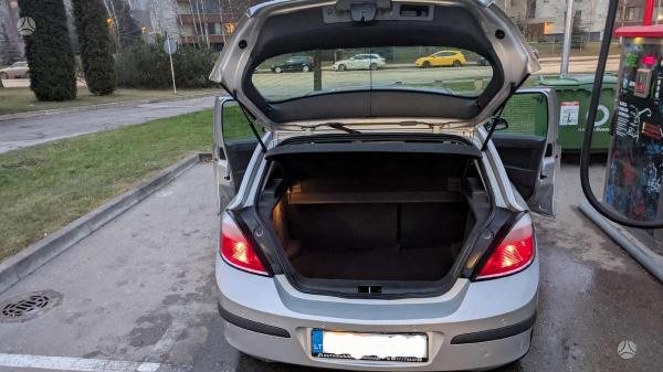 Grey Opel Astra 2004 in Vilnius, with an engine capacity of 1.80 L and mileage of 195 thousand km for 2150 €, photo 4 on AUTOMOTO.COM.LV