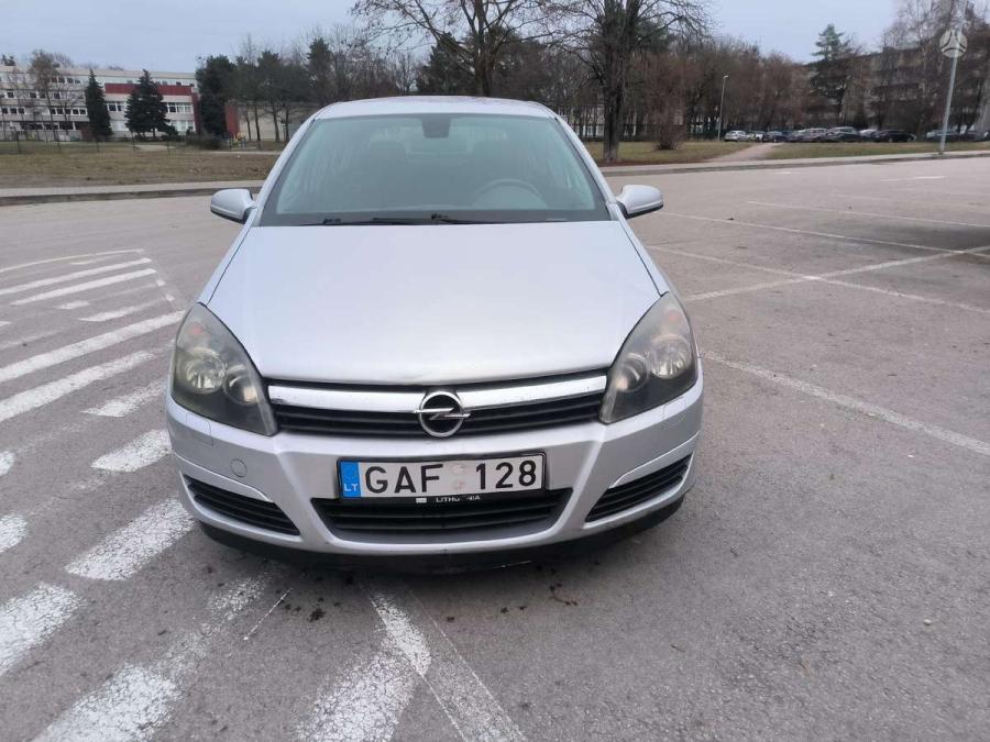 Grey Opel Astra 2004 in Kaunas, with an engine capacity of 1.69 L and mileage of 230 thousand km for 500 €, photo 2 on AUTOMOTO.COM.LV
