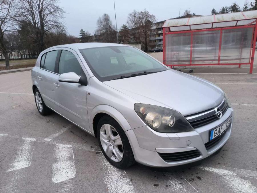 Grey Opel Astra 2004 in Kaunas, with an engine capacity of 1.69 L and mileage of 230 thousand km for 500 €, photo 3 on AUTOMOTO.COM.LV