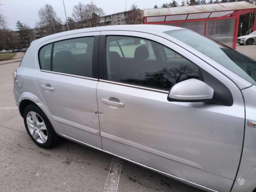Grey Opel Astra 2004 in Kaunas, with an engine capacity of 1.69 L and mileage of 230 thousand km for 500 €, photo 4 on AUTOMOTO.COM.LV