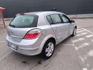 Grey Opel Astra 2004 in Kaunas, with an engine capacity of 1.69 L and mileage of 230 thousand km for 500 €, photo 5 on AUTOMOTO.COM.LV