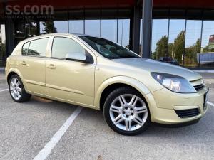 Pelēks Opel Astra 2004 Rīga, ar dzinēja tilpumu 1.70 L un nobraukumu 275 tūkst. km par 2200 €, foto 3 vietnē AUTOMOTO.COM.LV