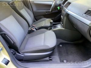 Pelēks Opel Astra 2004 Rīga, ar dzinēja tilpumu 1.70 L un nobraukumu 275 tūkst. km par 2200 €, foto 15 vietnē AUTOMOTO.COM.LV